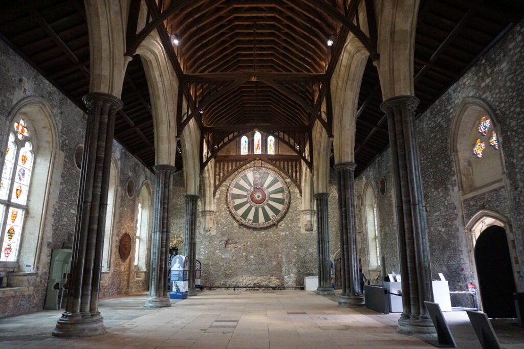 ¿Cuántos años tiene la Mesa Redonda de los caballeros del rey Arturo ...